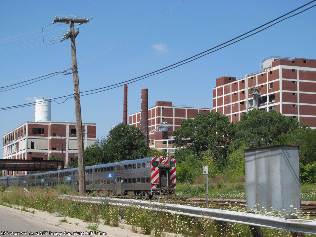 Inbound Metra Union Pacific West Line crossing under the Chicago Belt ...