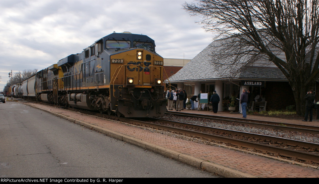 CSXT 723 northbound through Ashland prior to Inaugural train's arrival.