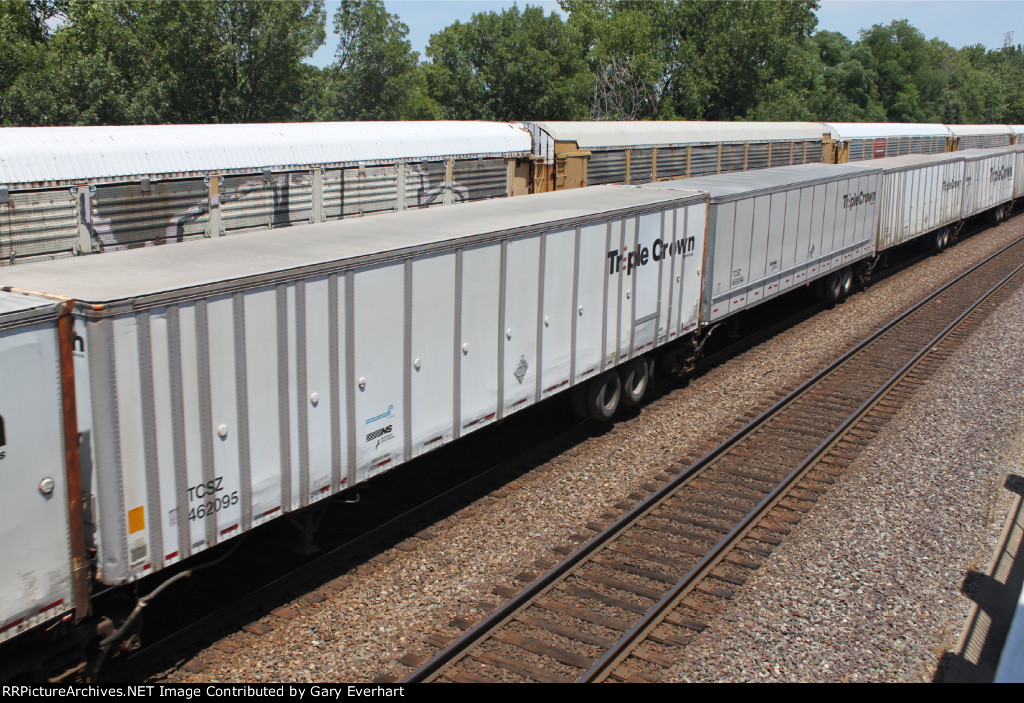 Triple Crown RoadRailer train