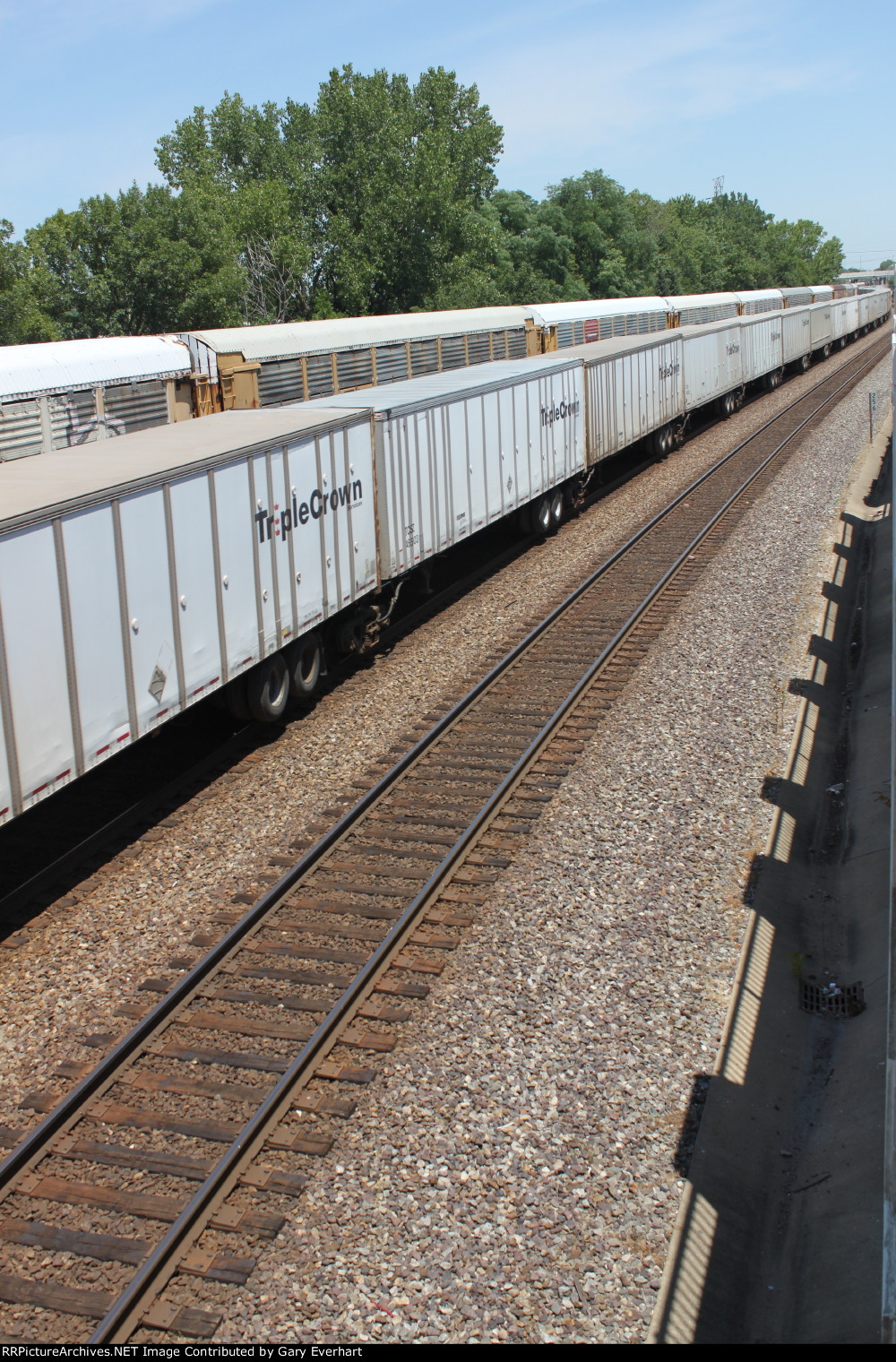 Triple Crown RoadRailer train