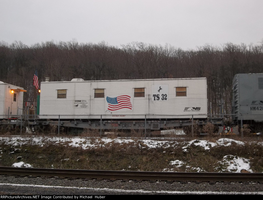 Conrail "bunk car" #62302