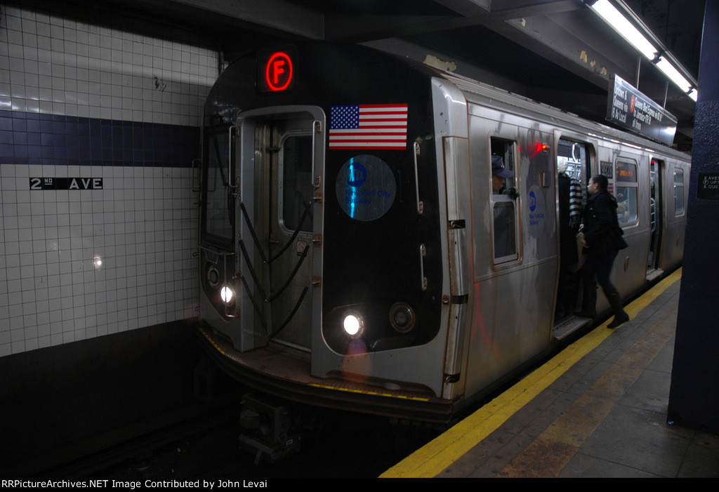 An F Train with a set of R160s at 2nd Ave Station