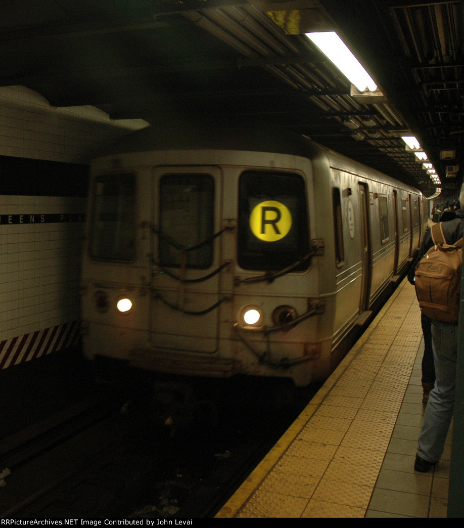 R Train consist of R46s