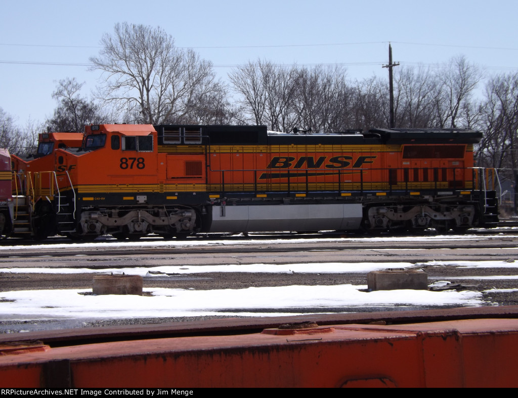 BNSF 878