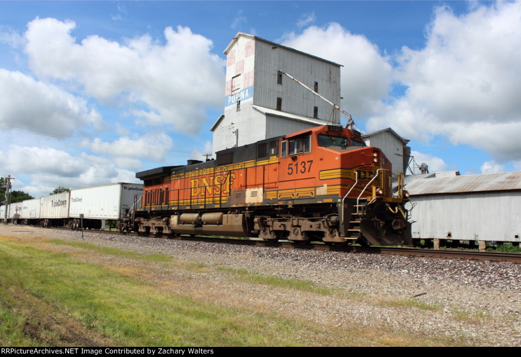 BNSF 5137