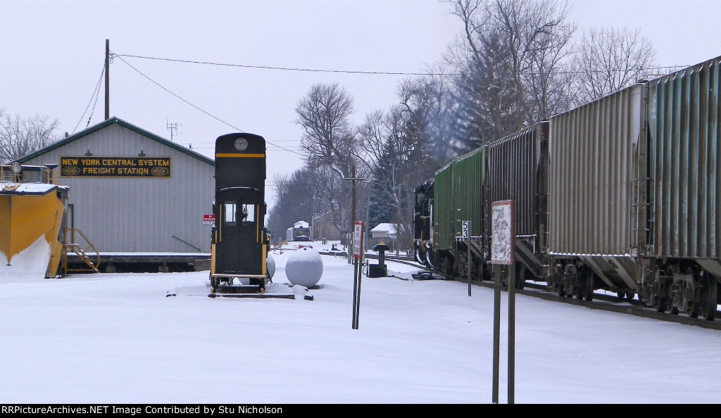 NS Freight at Bellevue, OHS