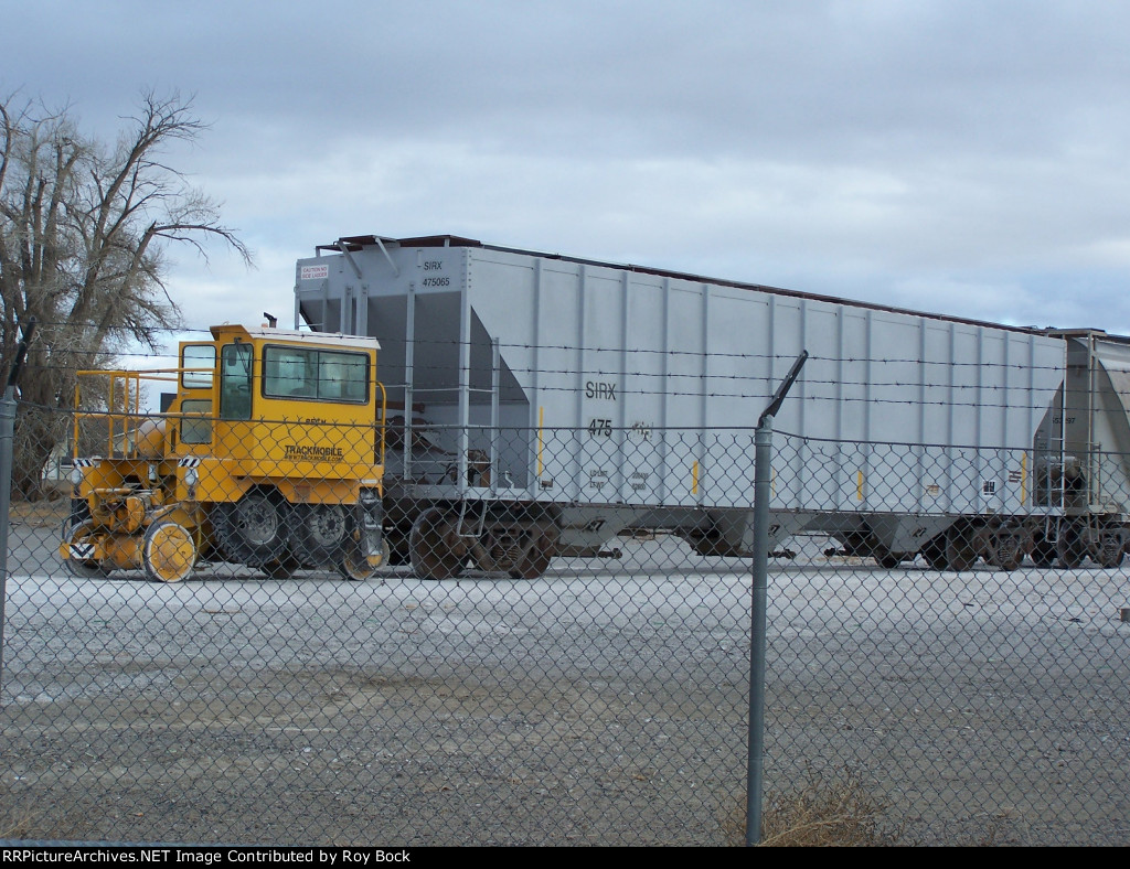 a Trackmobile 95TM with hopper car SIRX 475065