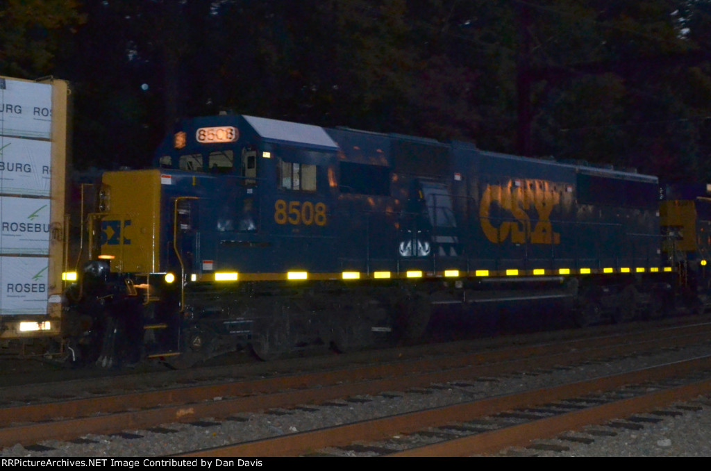 CSX SD50-2 8508 trails CSX CW40-9 9050 on Q417-20