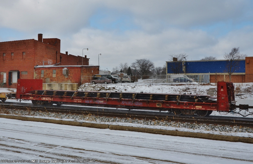 LW 62141 is Louisville & Wadley RR and new here.