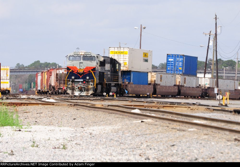 NS 8101 on NS 229 at South Simpson Yard