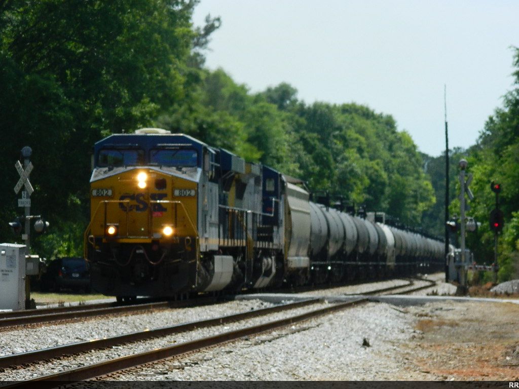 CSX 4763 (SD70MAC) 7710 (C40-8W)