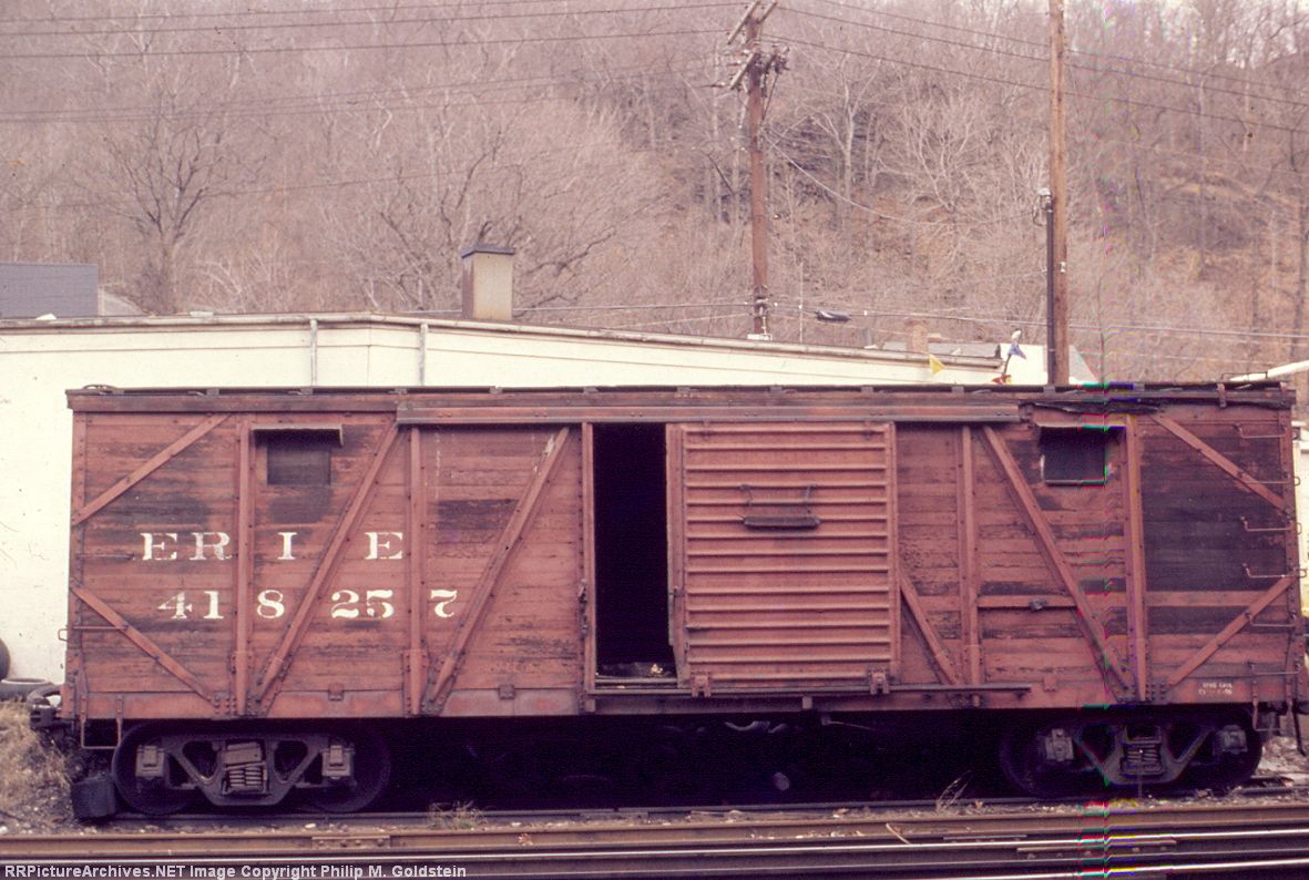 ERIE 418257 - Outside Brace Boxcar