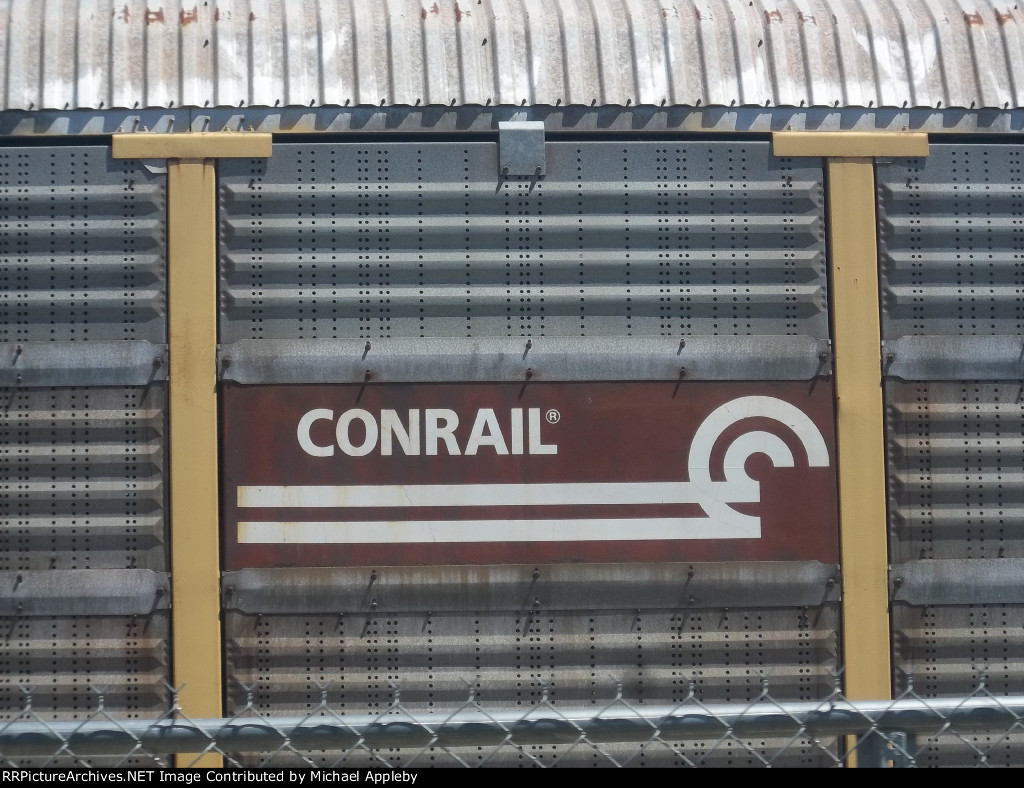 Conrail auto rack on Q606.