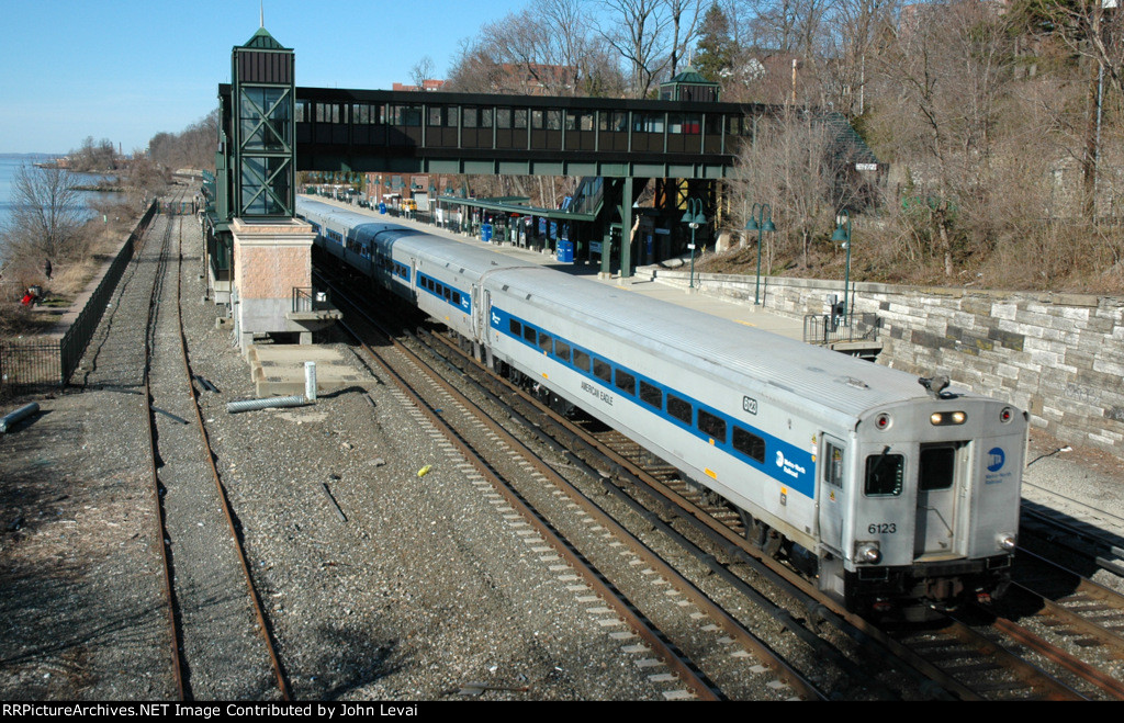 Metro North Shoreliner Set