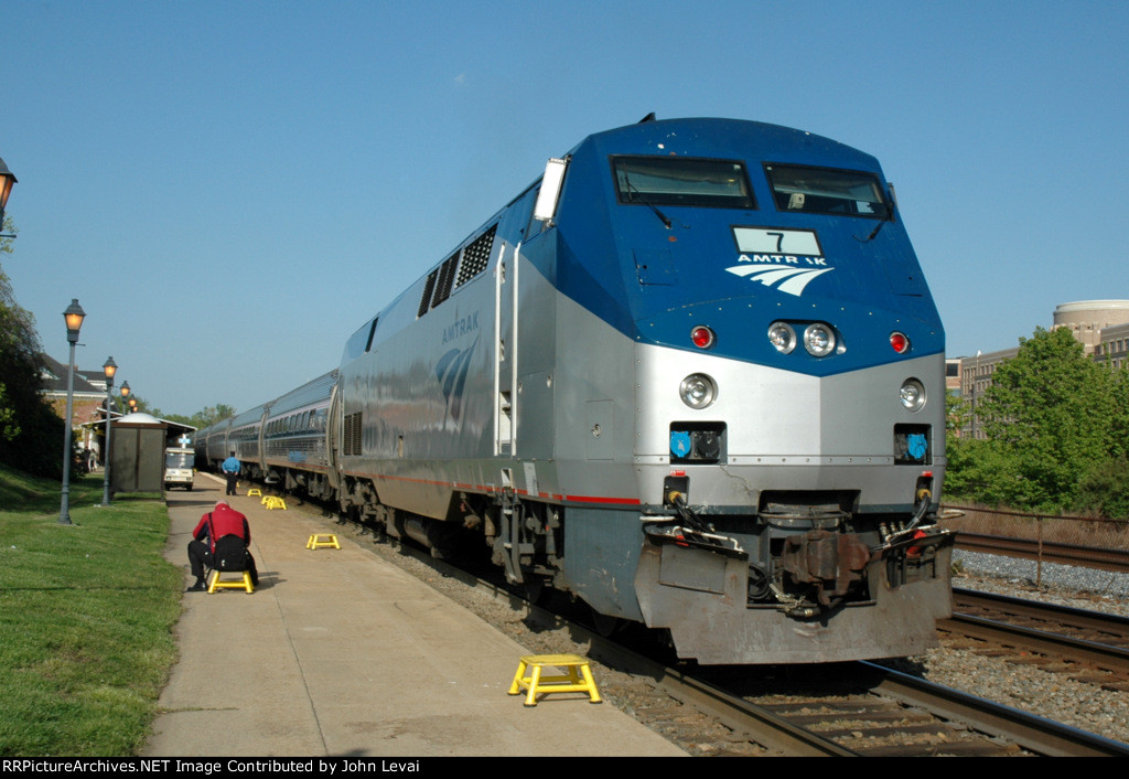 P42 # 7 on the point of Amtrak Train # 171