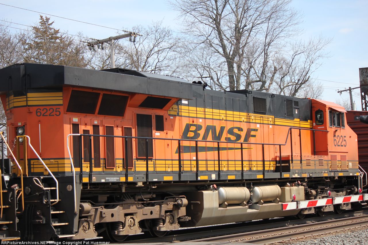 BNSF 6225