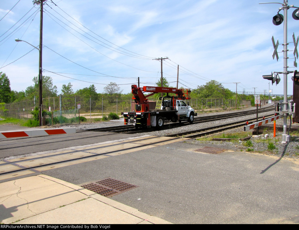 hi-rail bucket truck