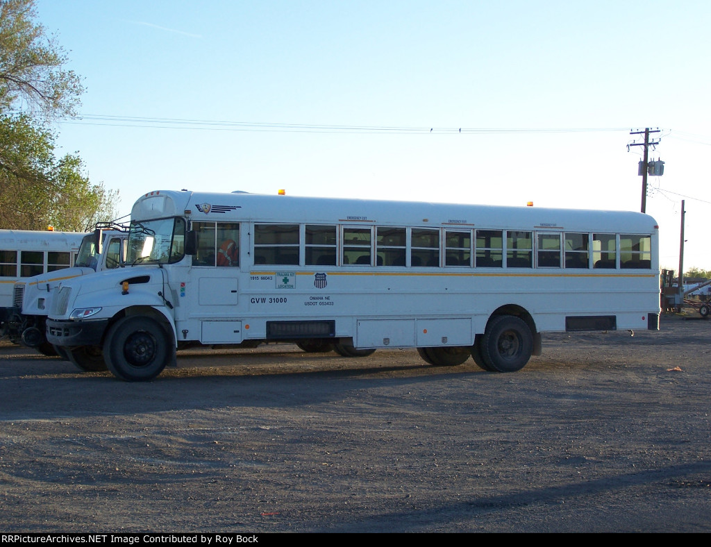 Union Pacific Crew Bus 1915-66043 with Trama kit on board