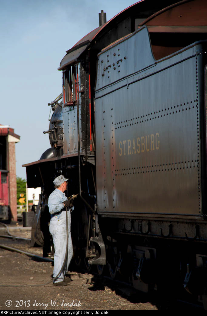 Engineer giving some attention to Strasburg Rail Road 475