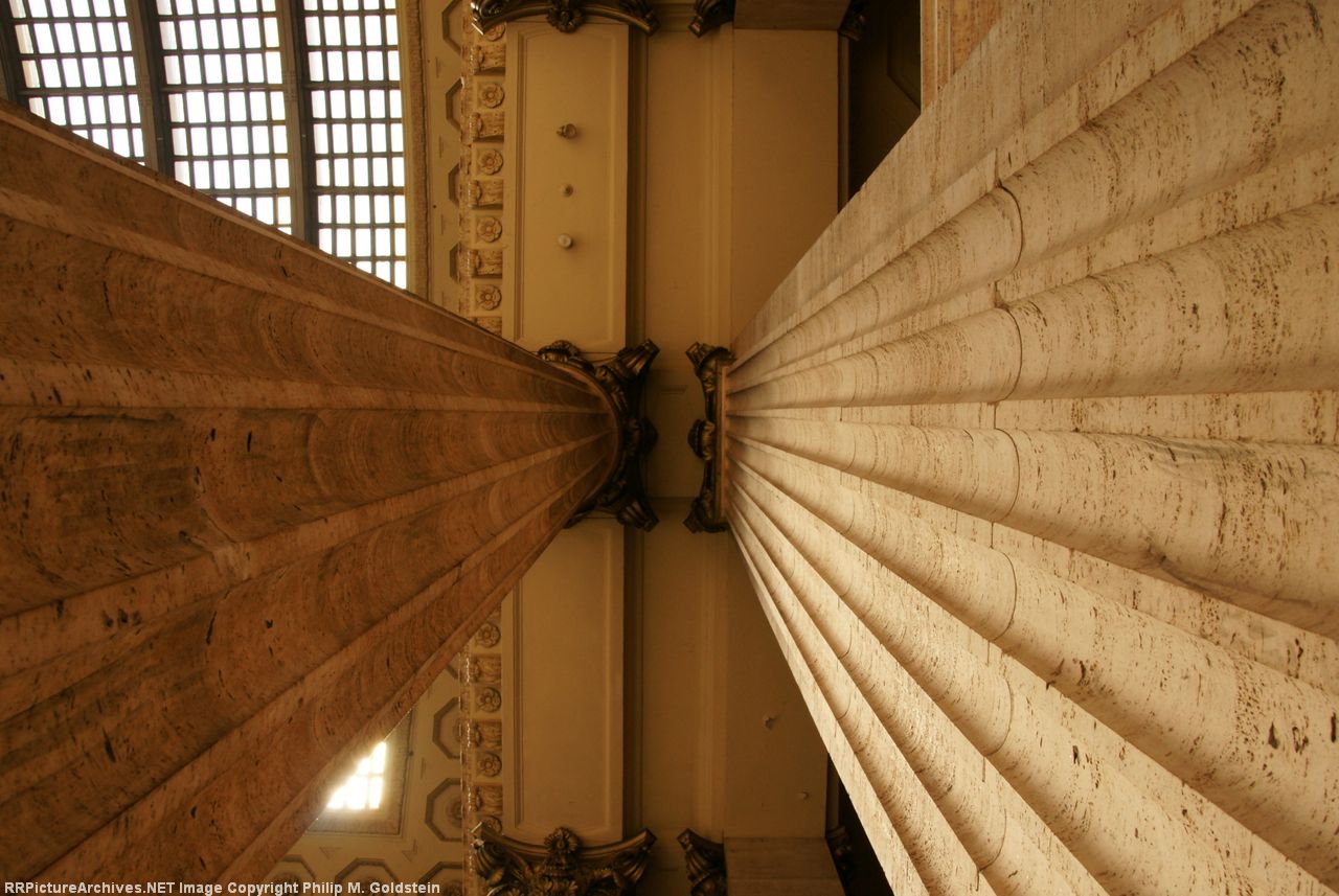 Chicago Union Station - columns