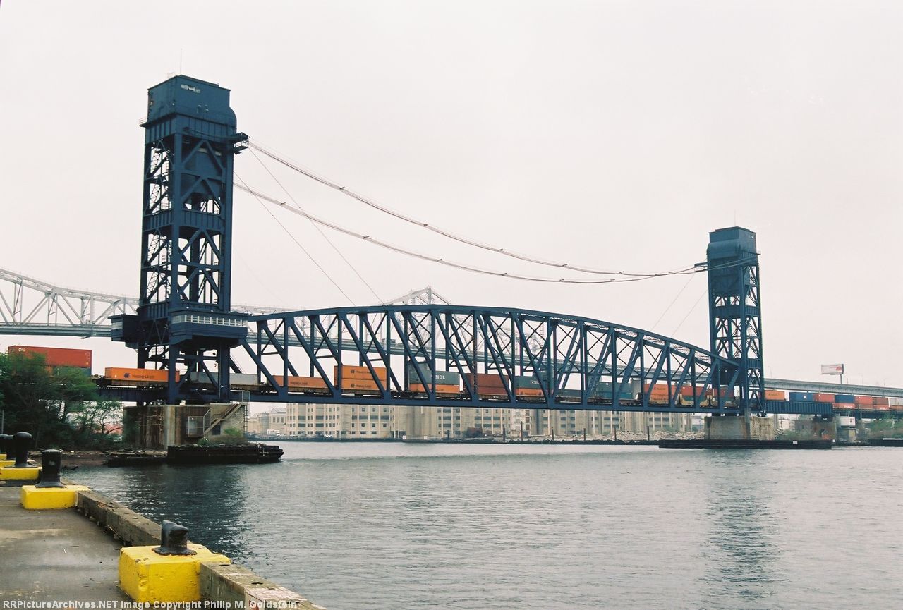 AK Bridge: Ten minutes later, PN-07 is still crossing it at restricted ...