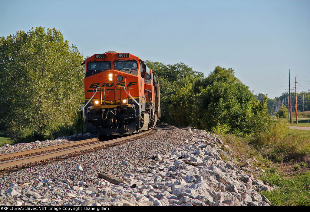 BNSF 6068 Leans into it..