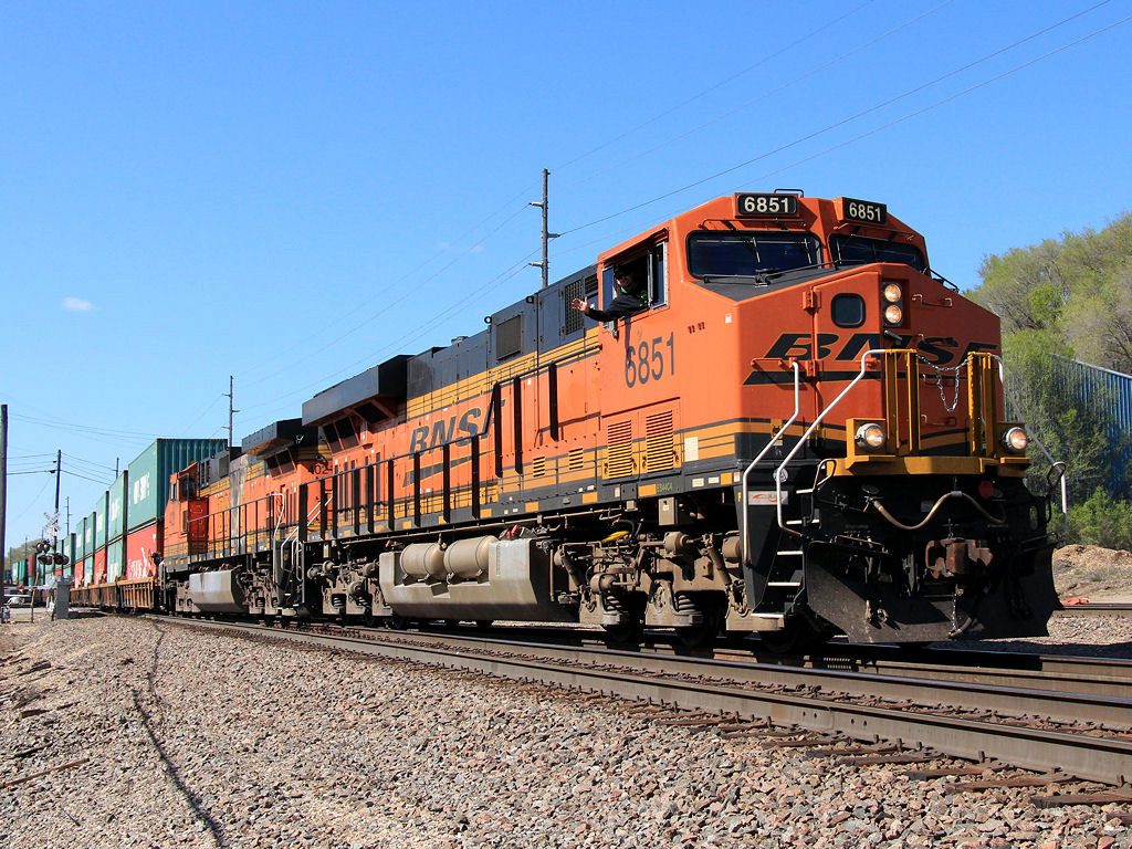 BNSF 6851