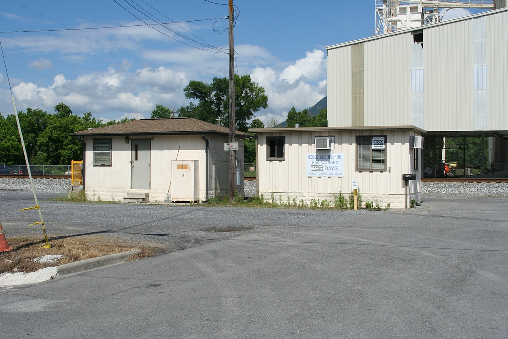 Glamorous CSX yard office