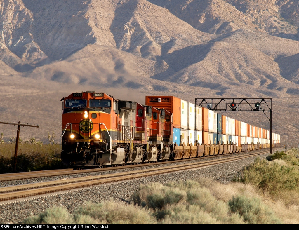 BNSF 1066