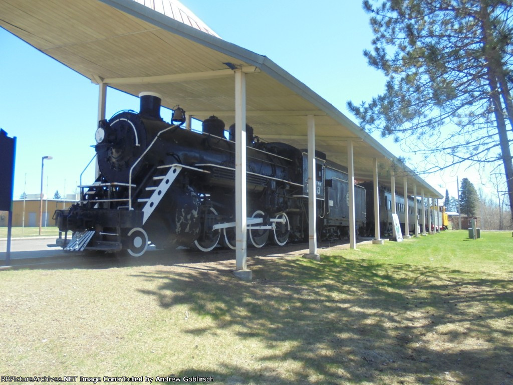 DM&IR 1218, 81, C-73 + OIM Man-Car Beautiful Noon