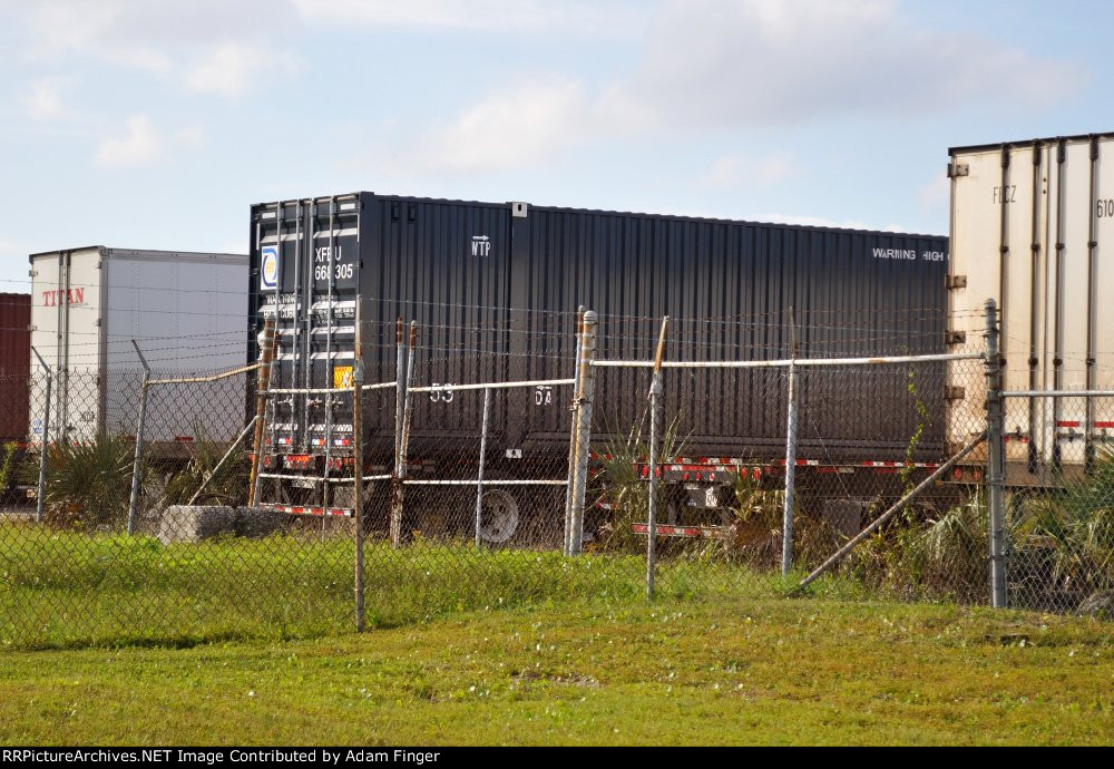 XFEU 668305 FEC Container