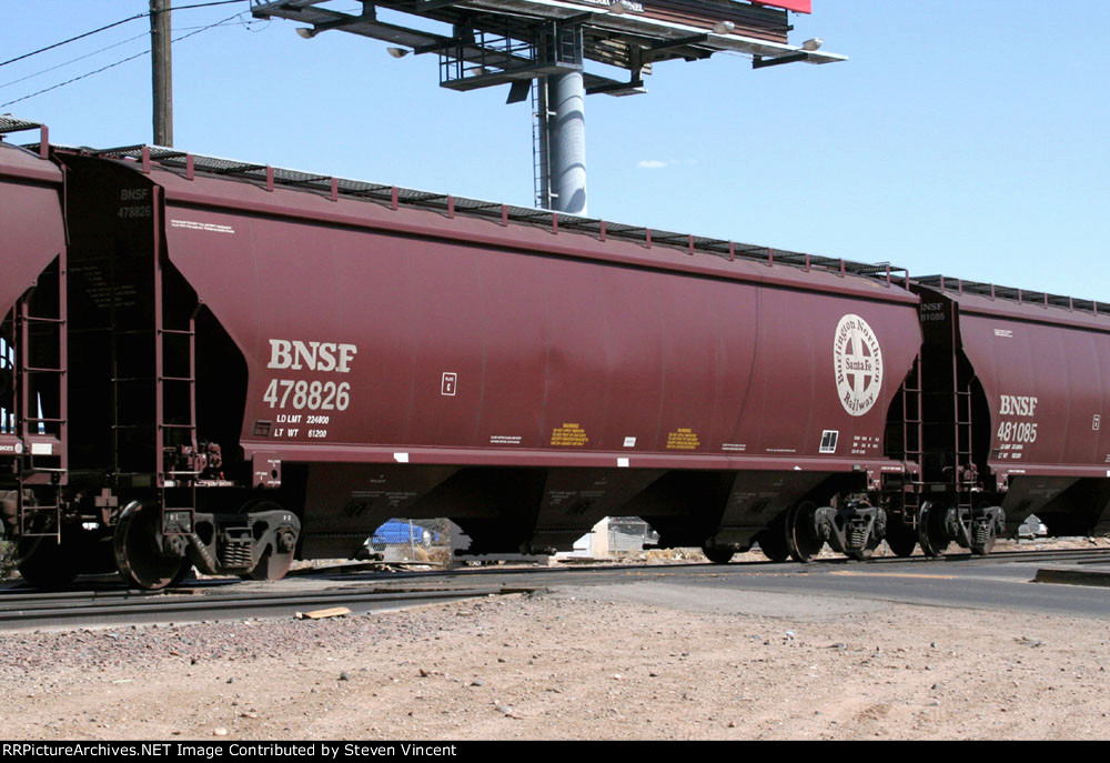 Burlington Northern Santa Fe covered hopper BNSF #478826