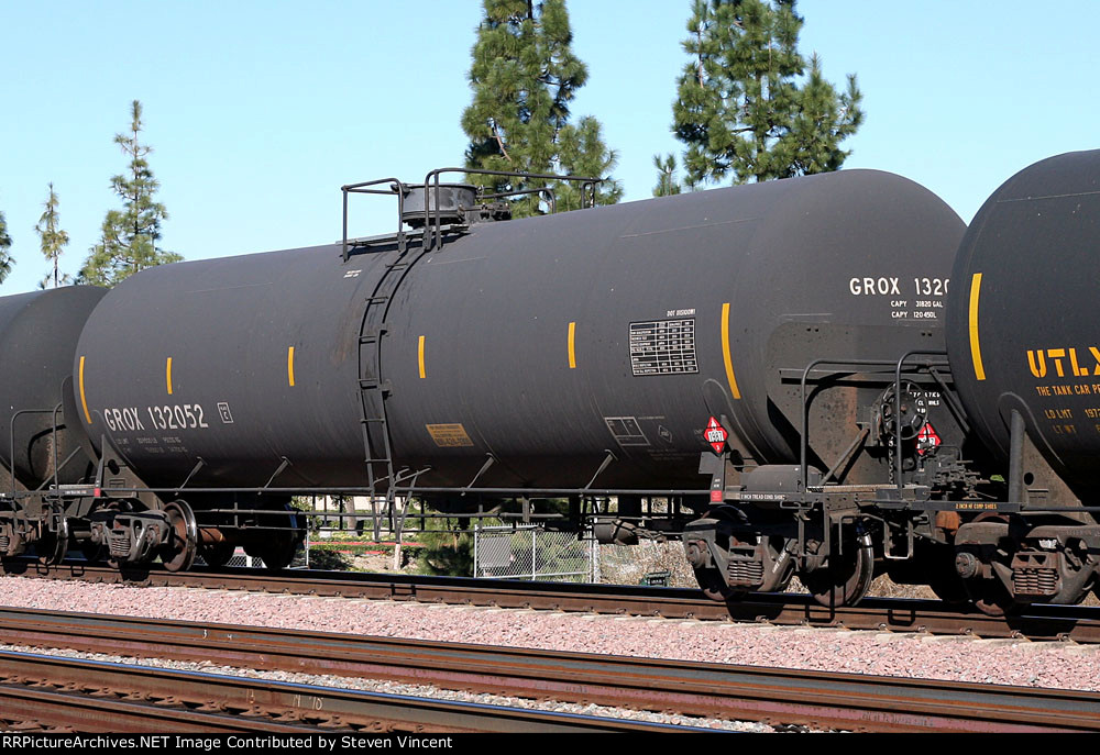 GROX 132052 with UN1987 placard in unit ethanol train.