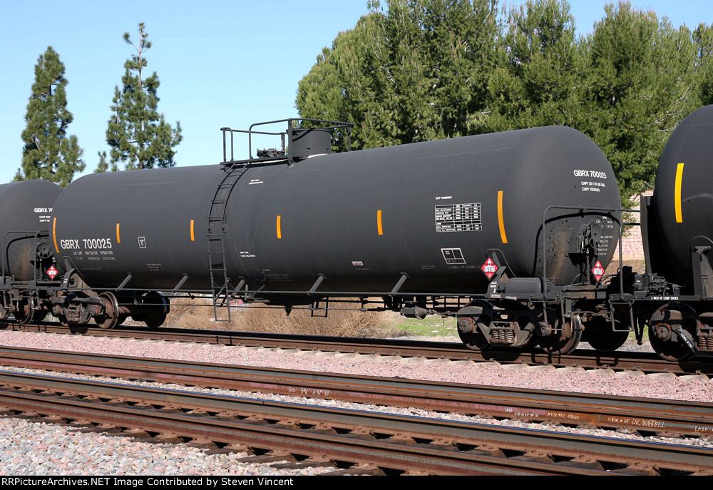 GBRX 700025 with UN1987 placard in unit ethanol train.
