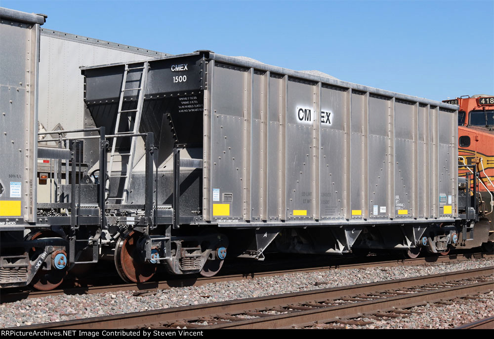 Cemex rapid discharge hopper CMEX #1500 on Cemex rock (aggregates) train.