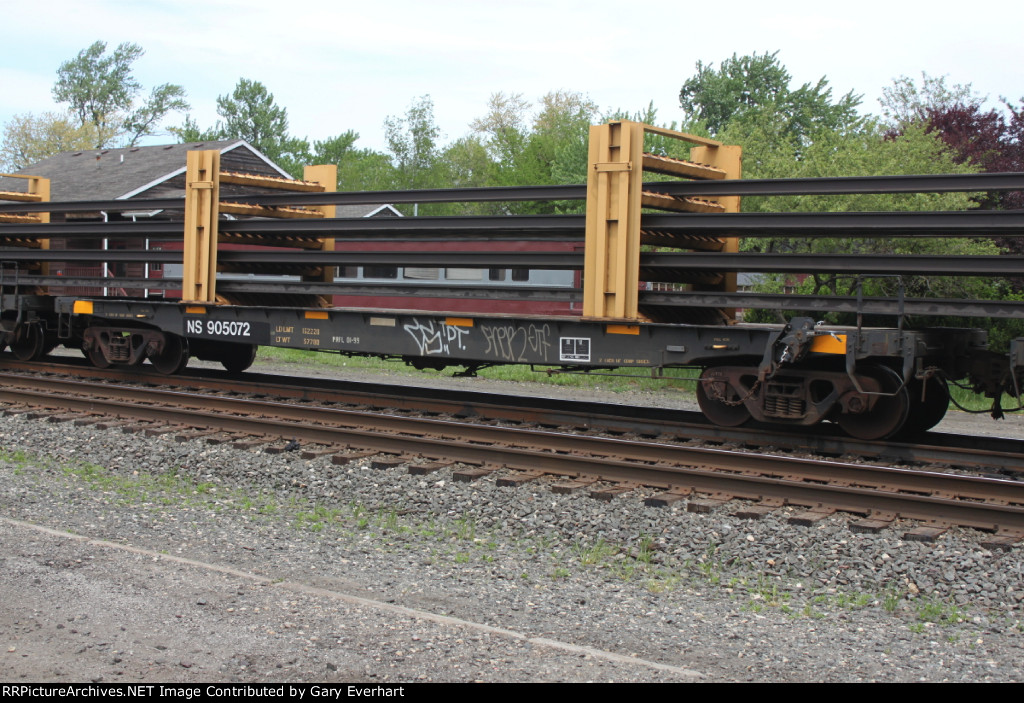 NS 905072 - NS MOW Rail Train