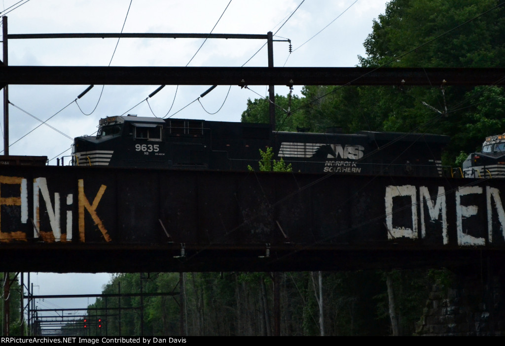 NS C40-9W 9635 trails on 14G