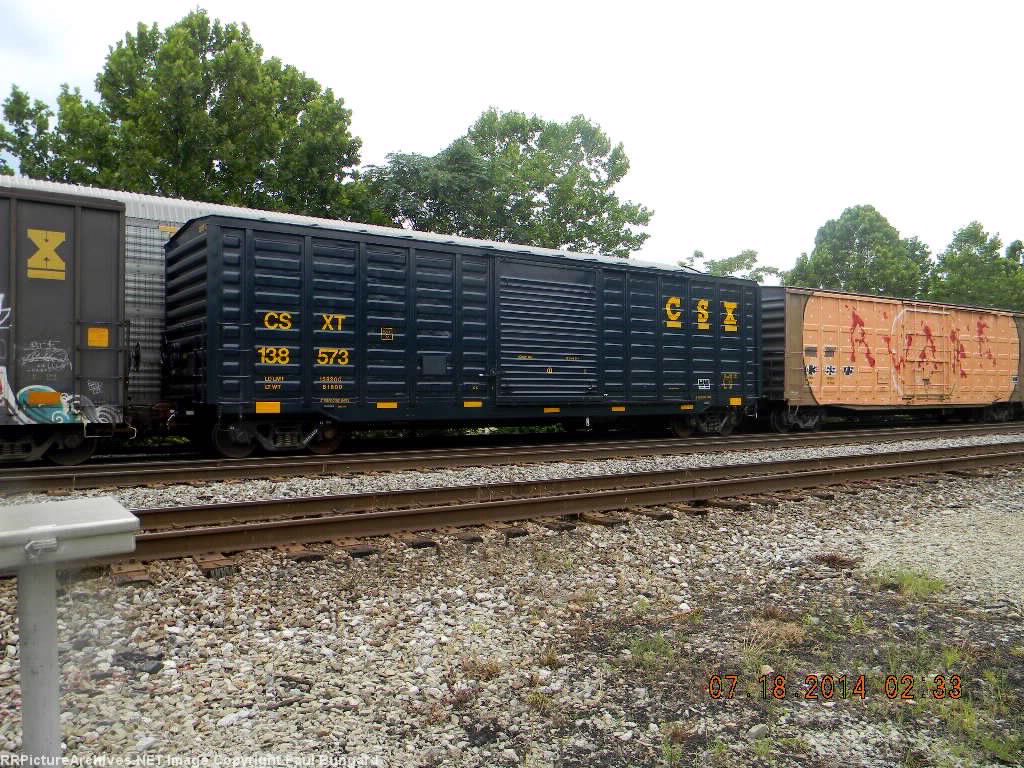 CSX 138573 BOX CAR