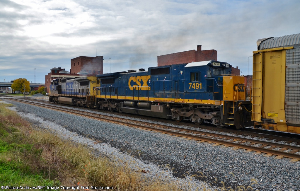 CSX 7491 steams along with it's cousin.
