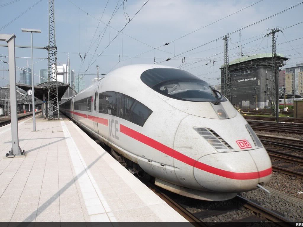 ICE 3 gliding out of Frankfurt.