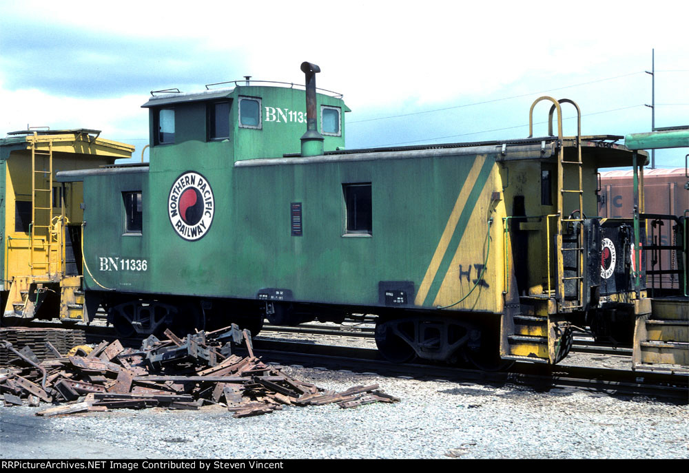 BN ex Northern Pacific caboose #11336