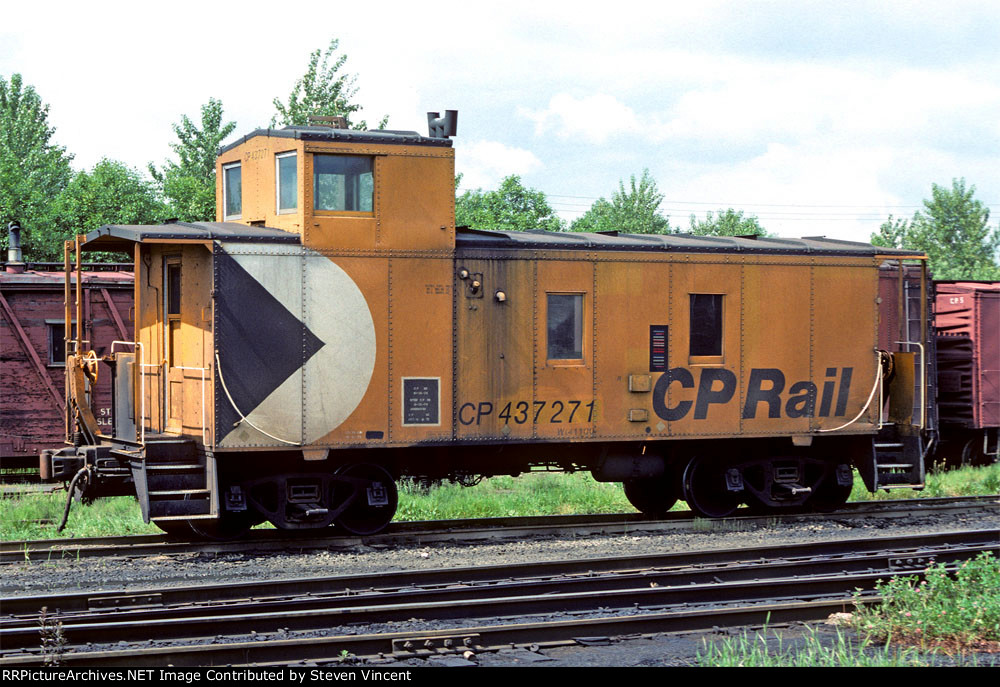 Canadian Pacific yellow Pac-Man cabin #437271