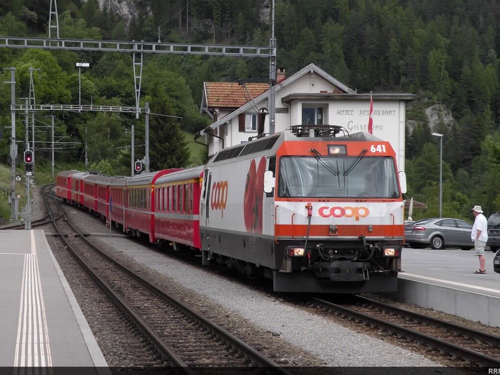 A Chur bound Regio Express coming into Filisur behind a Ge 4/4 III in ...