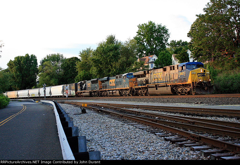 CSX 647 on Q-439