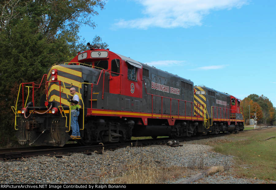 A pair of BBRR Geep 16's goes back to its train after making a set out
