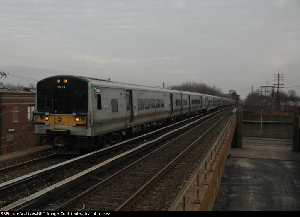 LIRR Westbound M7 Set