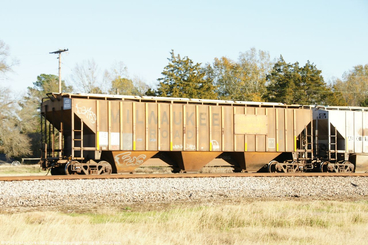 Milwaukee Road covered hopper