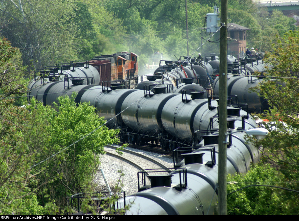 K08204 oil train snakes past the derailed tank cars from the April 30 ...