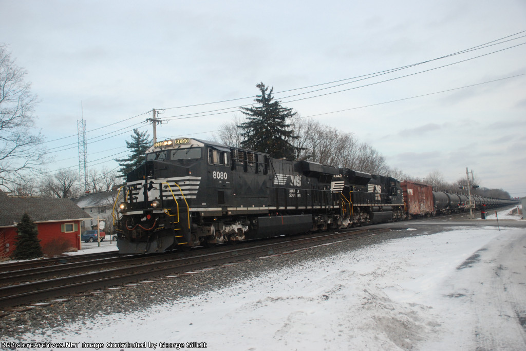NS 8080 leads 65R west.