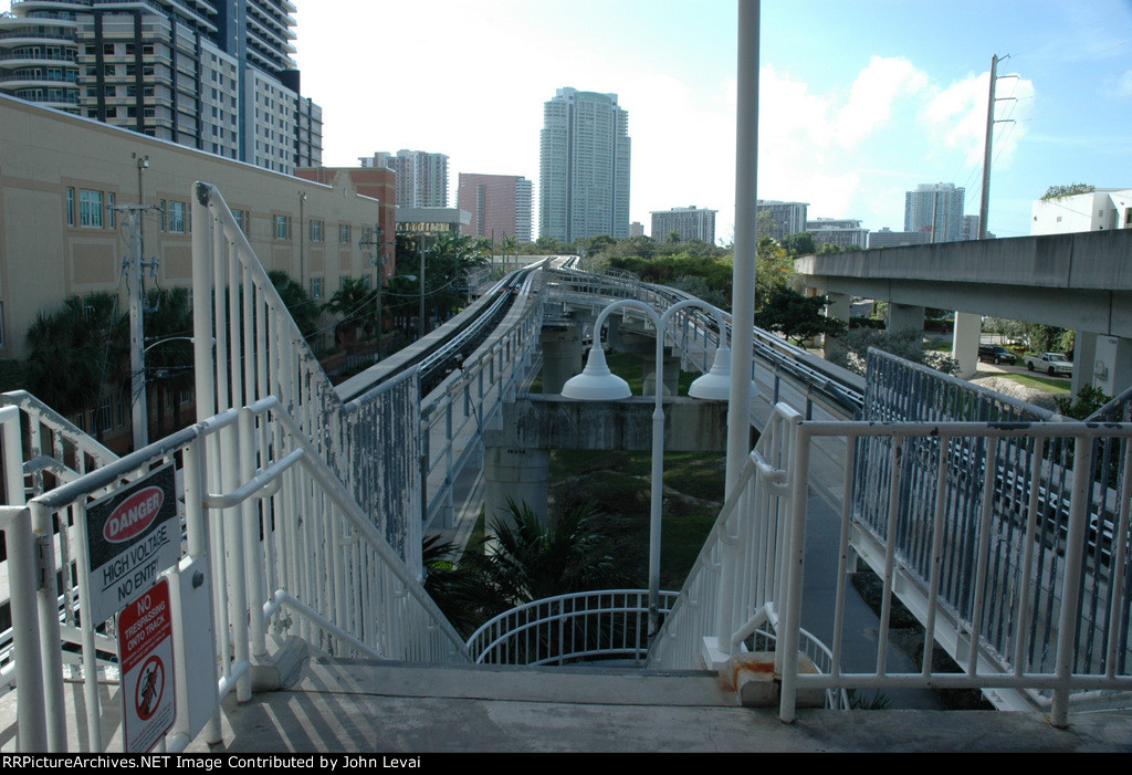Brickell Metromover Station-looking south